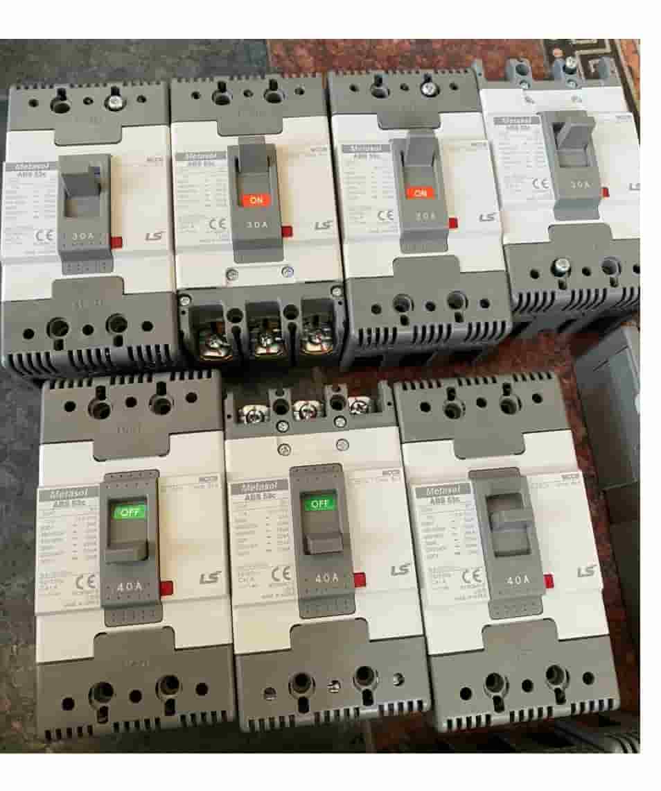 Tấm chắn cực aptomat TCS13 cho át ABN 103C/53C 3 pha